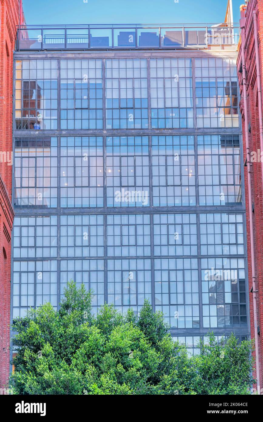 Contemporary multi level residential hi-res stock photography and ...