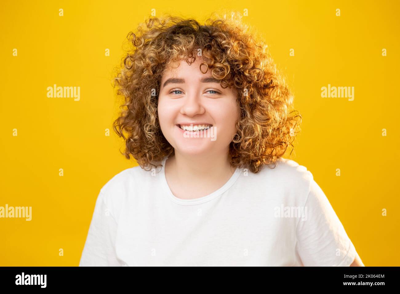 happy girl body positive optimistic plus size Stock Photo - Alamy
