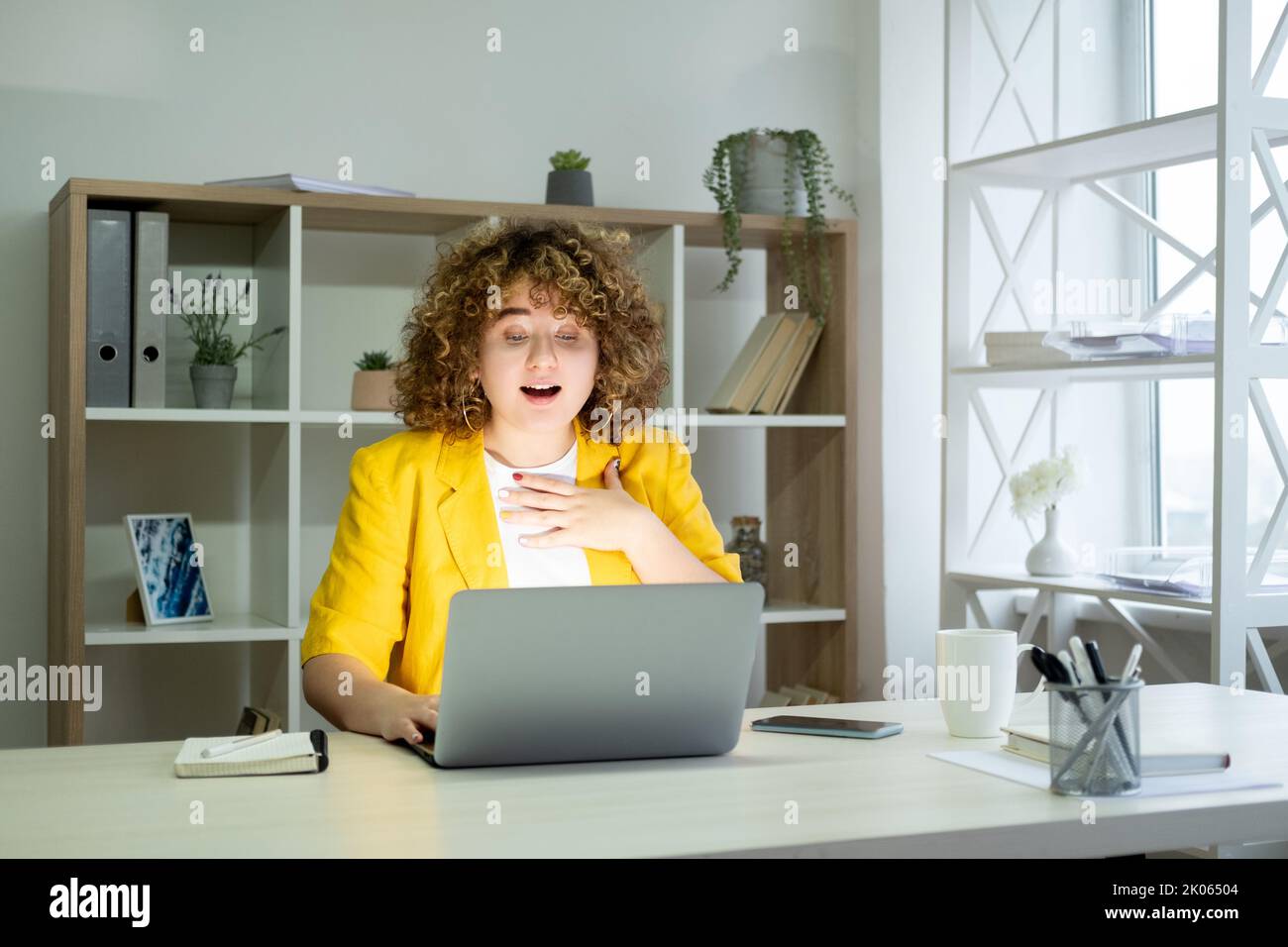business success surprised worker woman laptop Stock Photo - Alamy
