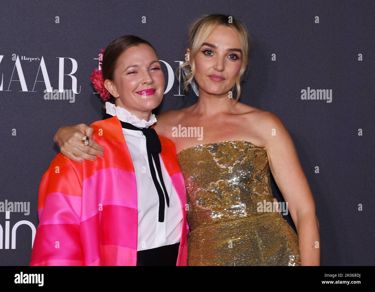 Drew Barrymore Chloe Fineman Attend 2022 Harper S Bazaar Icons