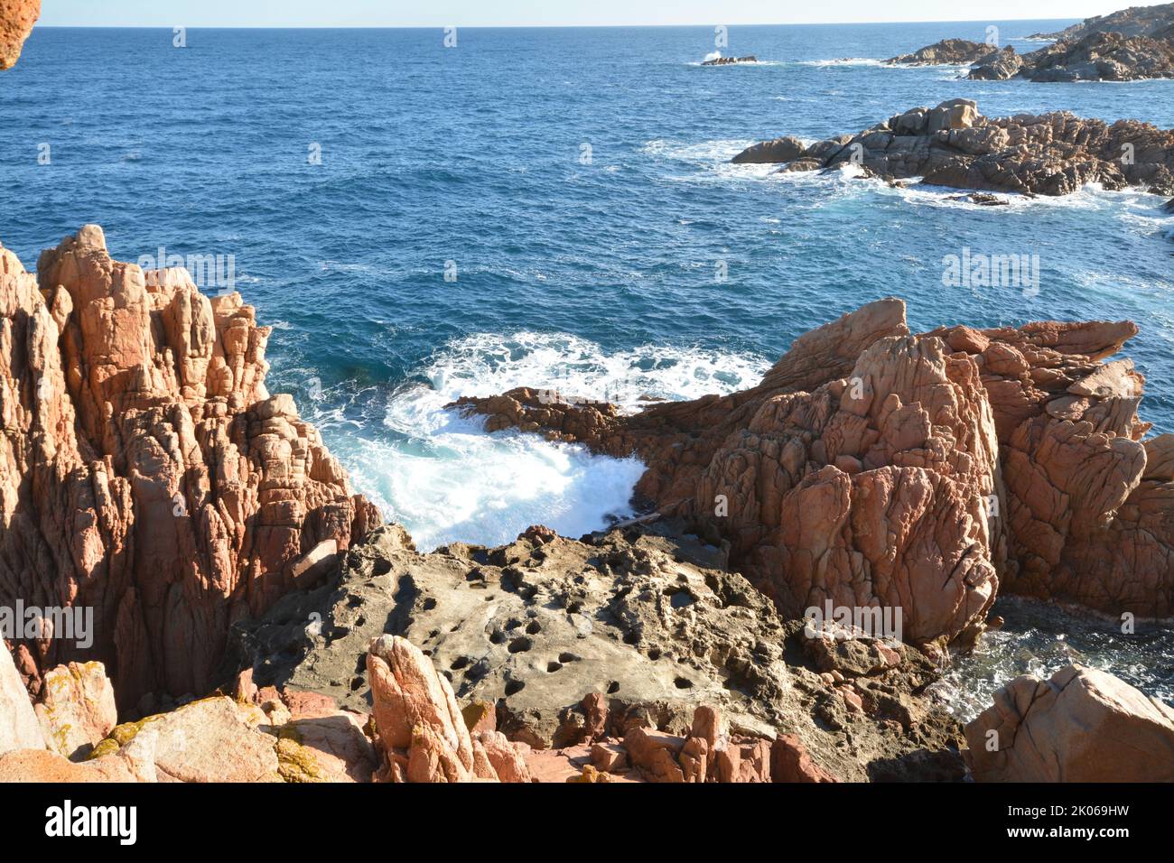 Costa rocciosa, Sardegna Stock Photo - Alamy