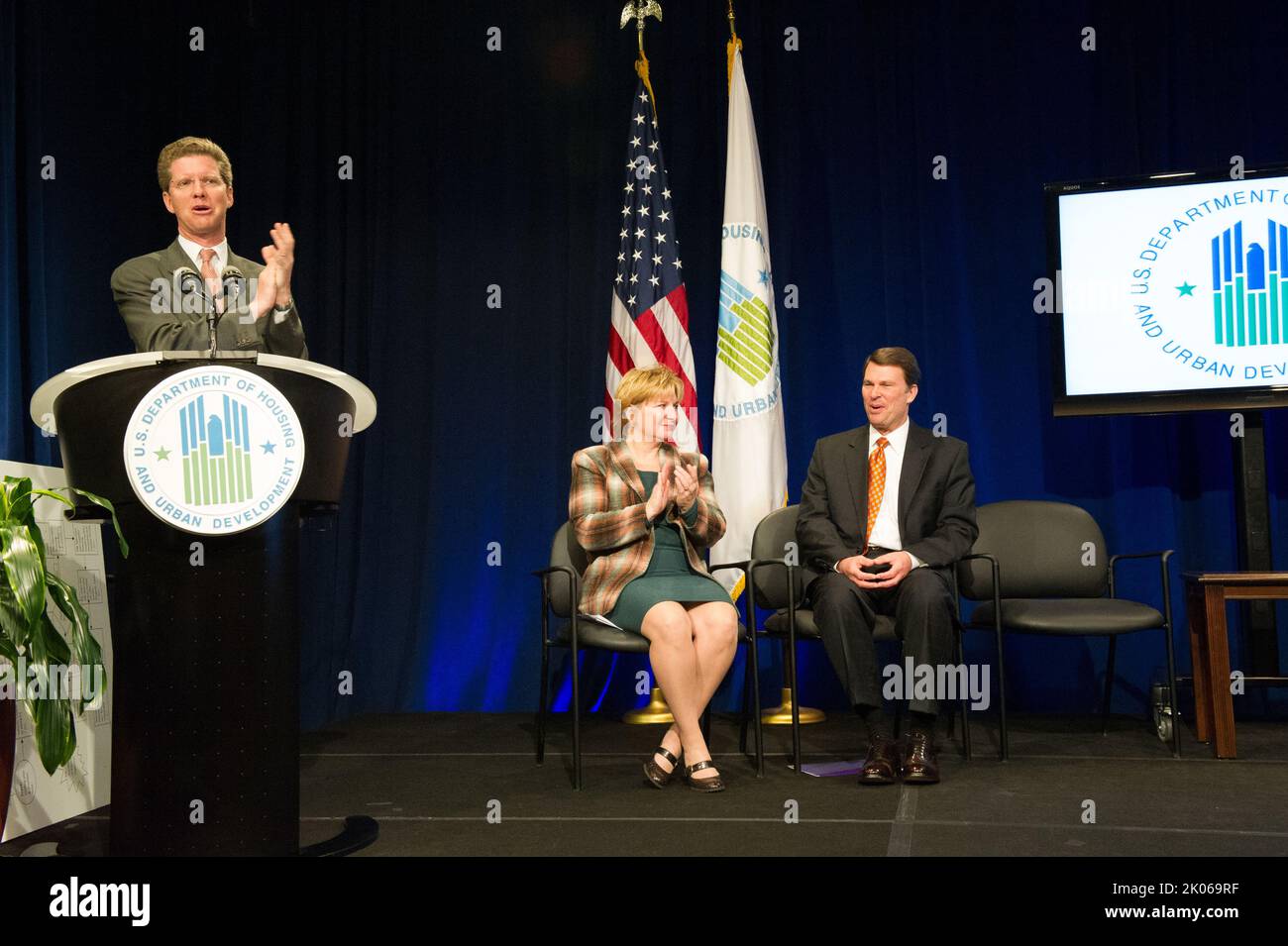 Presentation at HUD headquarters on federal government hiring reform ...