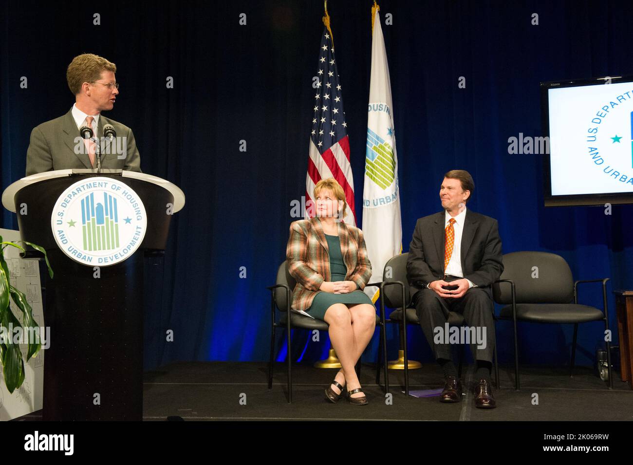 Presentation at HUD headquarters on federal government hiring reform ...