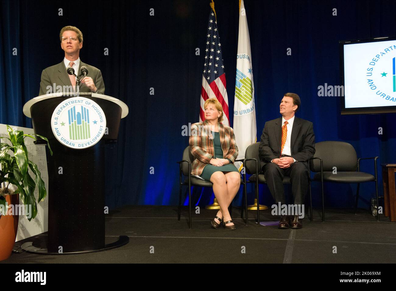 Presentation at HUD headquarters on federal government hiring reform ...