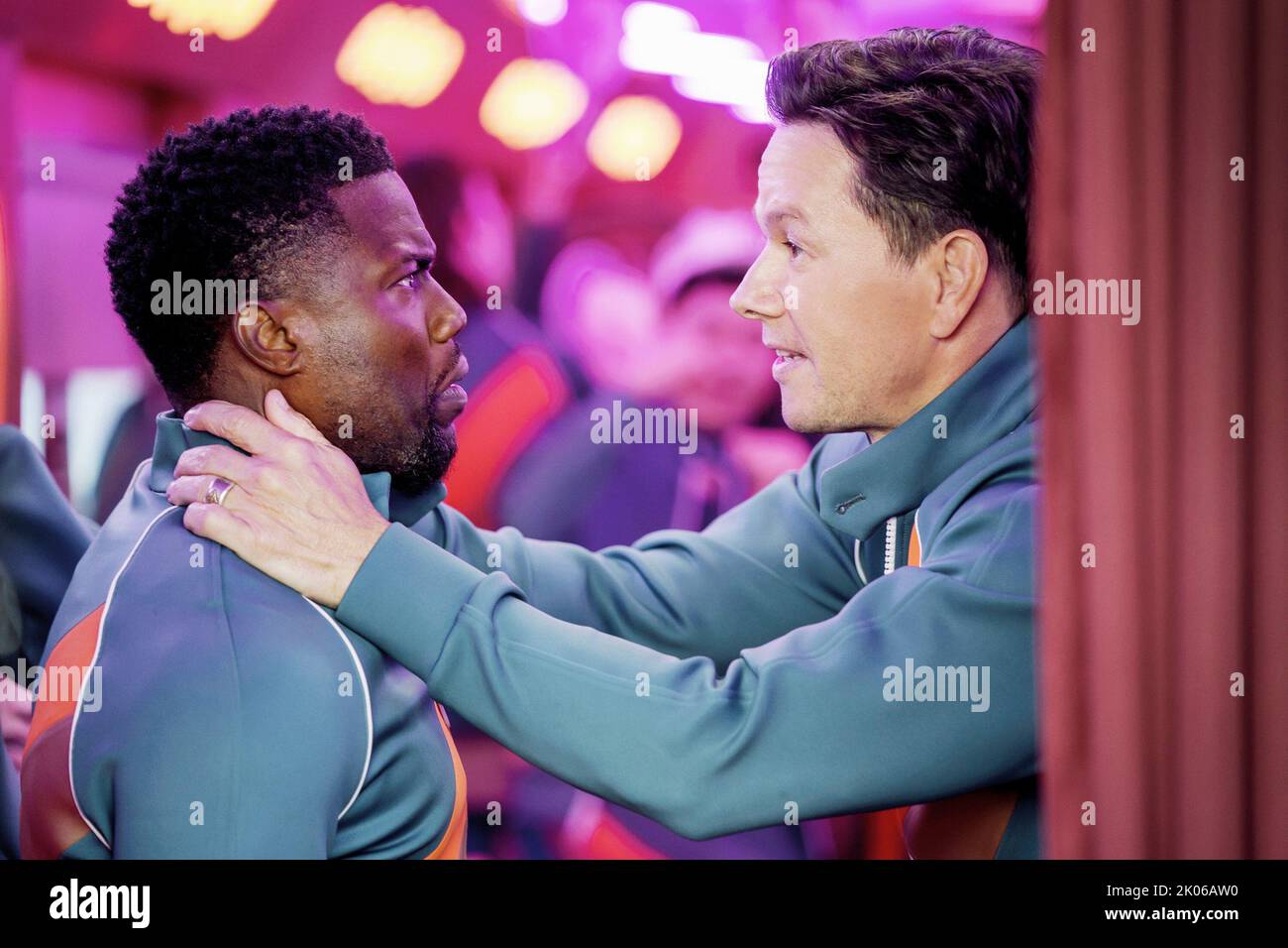 ME TIME, from left: Kevin Hart, Mark Wahlberg, 2022. ph: Saeed Adyani ...