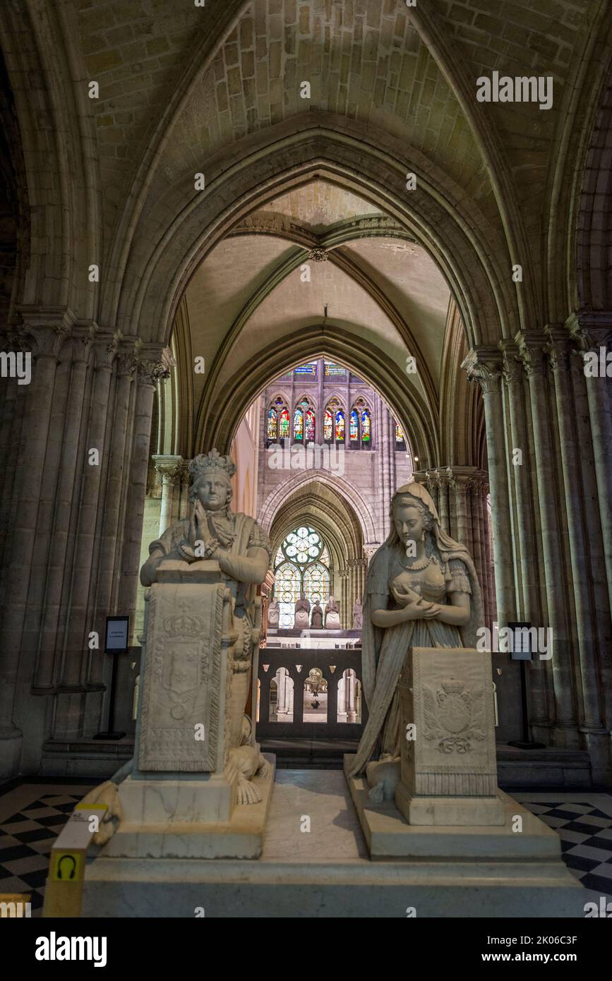 Memorial to King Louis XVI and Queen Marie Antoinette, sculptures (1830 ...