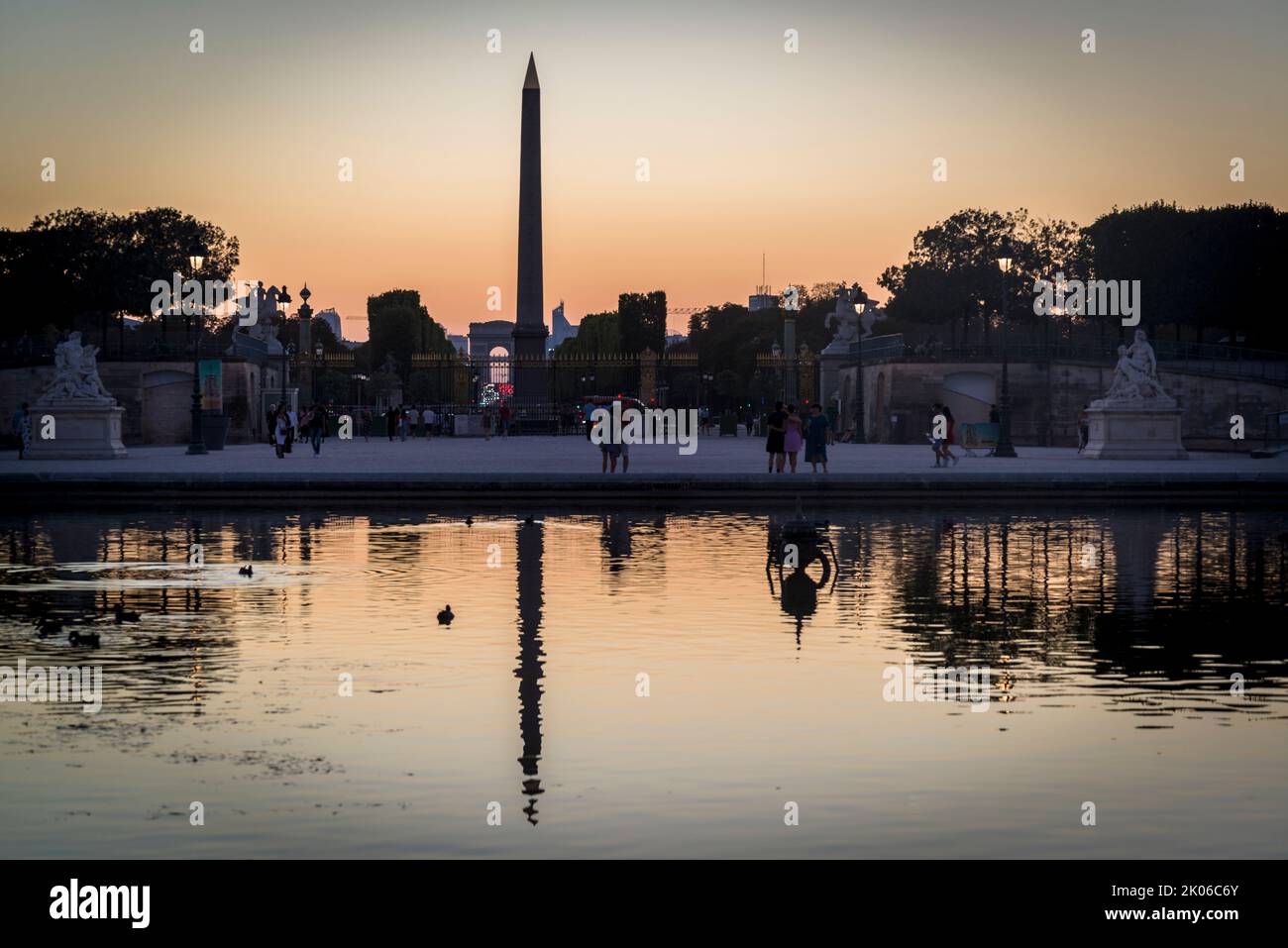 Bassin octogonal, octogonal pond and Egyptian obelisk at sunset, Jardin ...