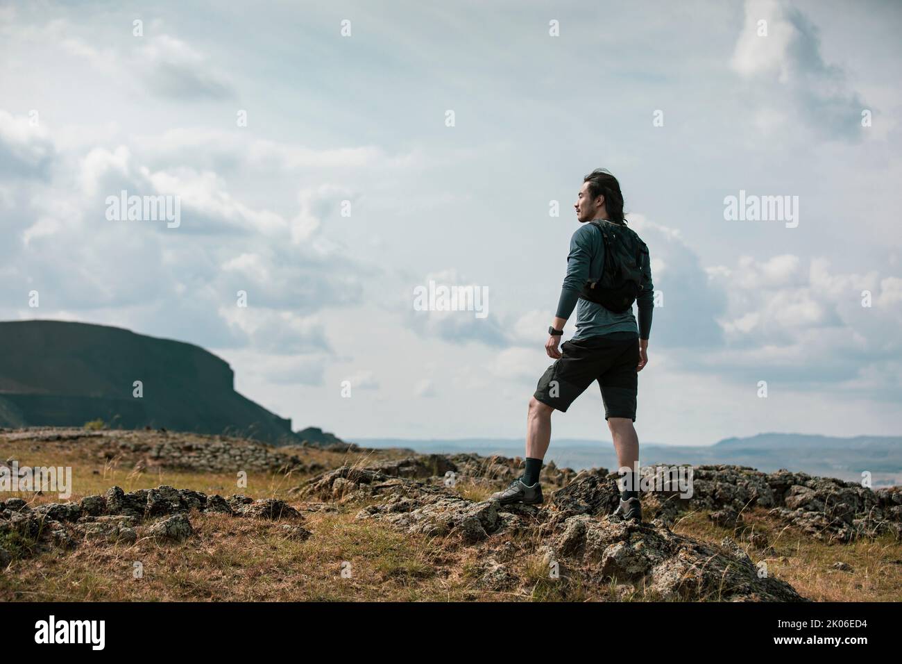 Rear view of Chinese male trail runner Stock Photo - Alamy