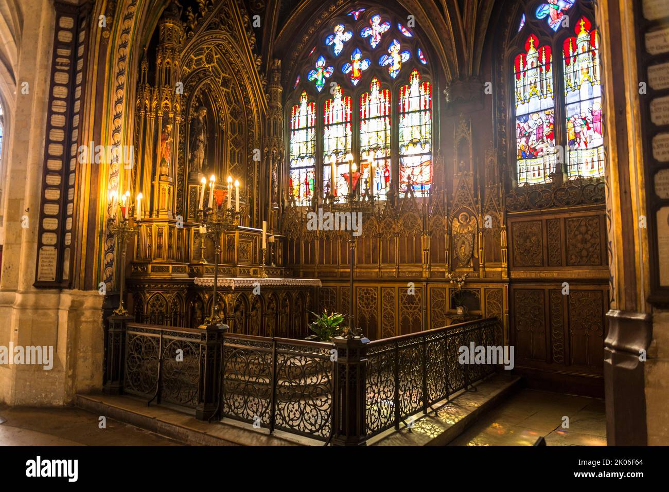 Shrine of St Geneviève, the patron saint of Paris in Saint-Étienne-du ...