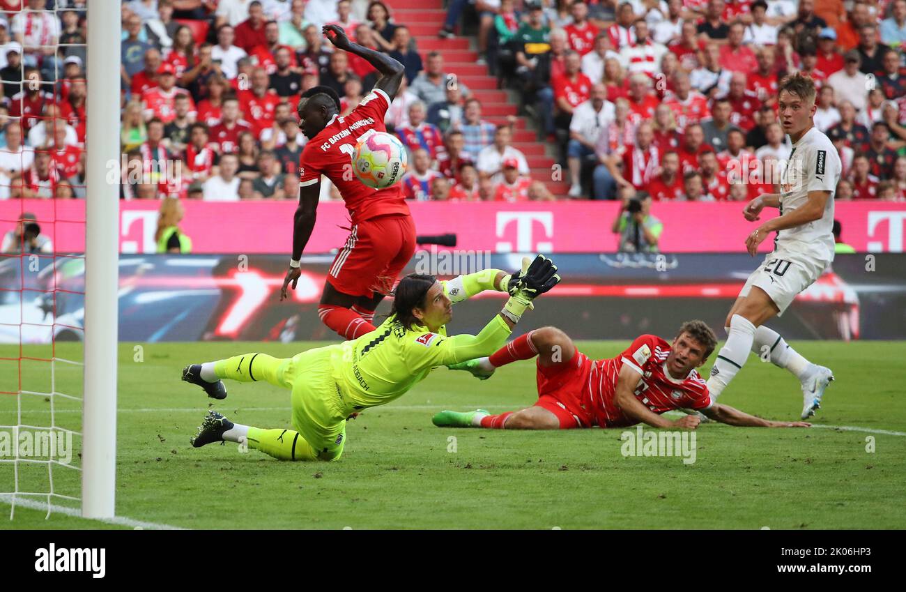 Thomas Mueller of Bayern Muenchen und Sadio Mane of Bayern Muenchen ...