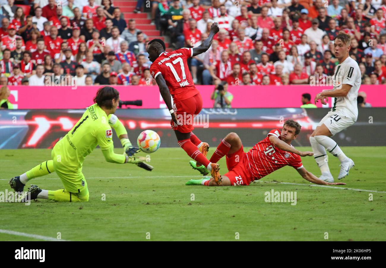 Thomas Mueller of Bayern Muenchen und Sadio Mane of Bayern Muenchen ...