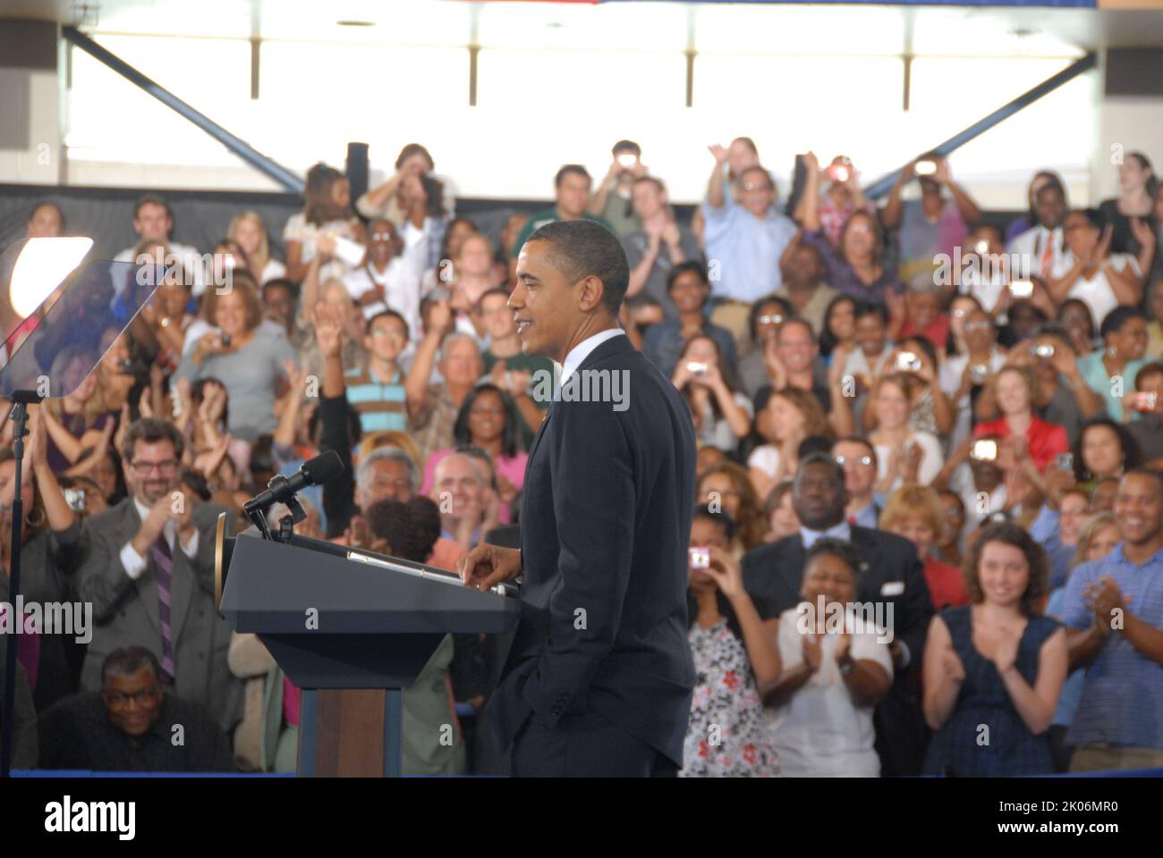 President Barack Obama delivering address, greeting crowd in New ...