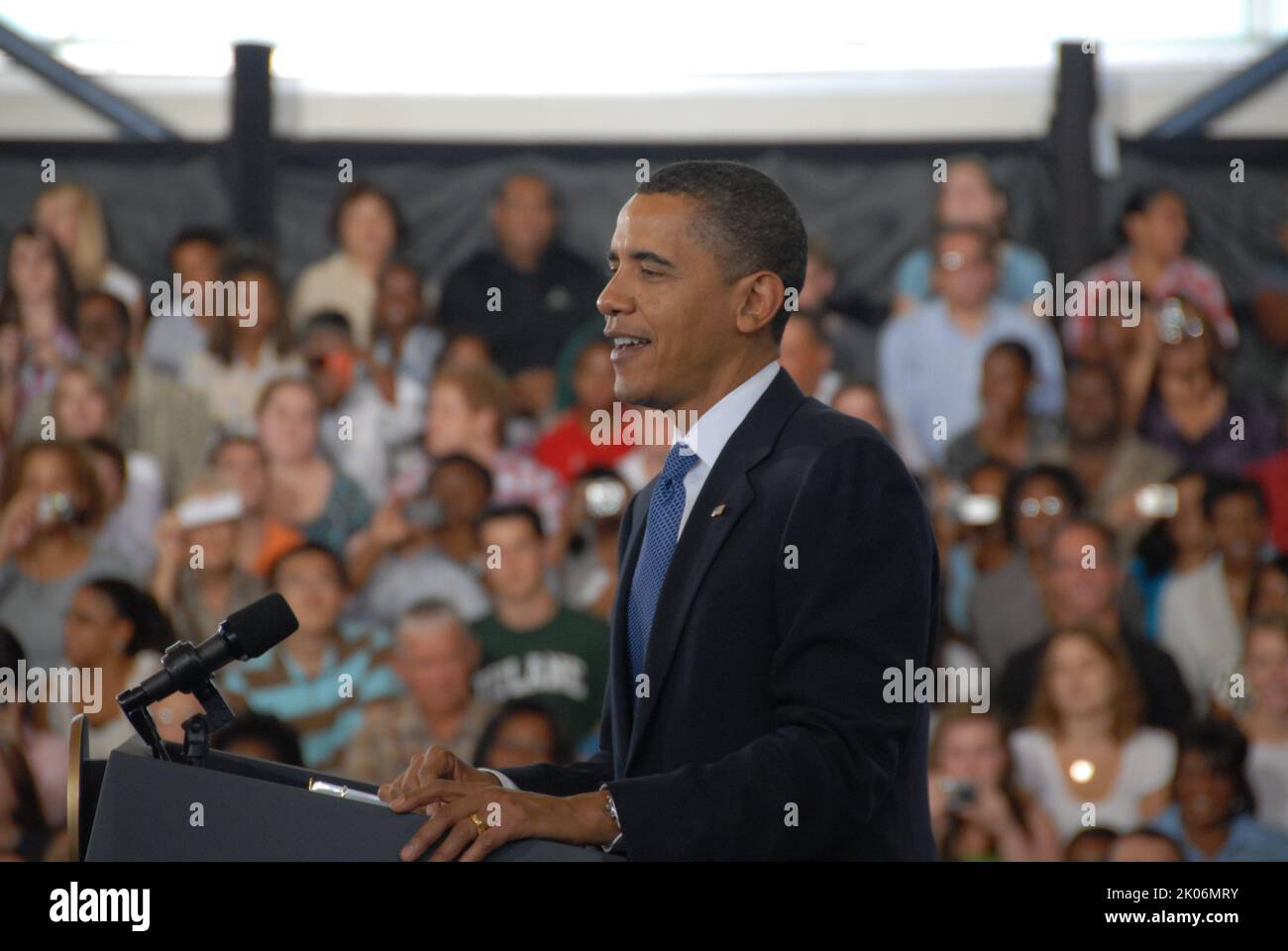 President Barack Obama delivering address, greeting crowd in New ...