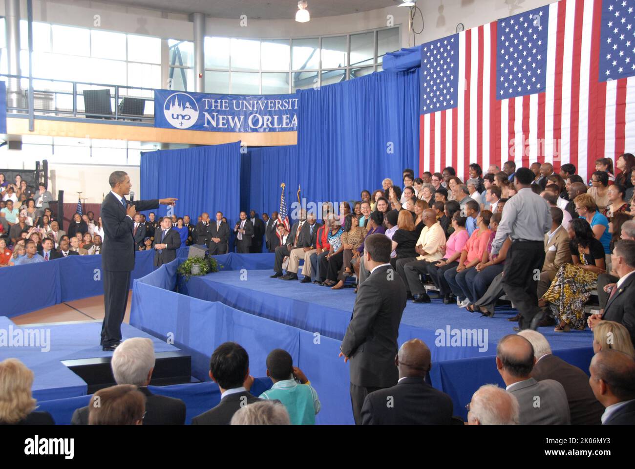 President Barack Obama delivering address, greeting crowd in New ...