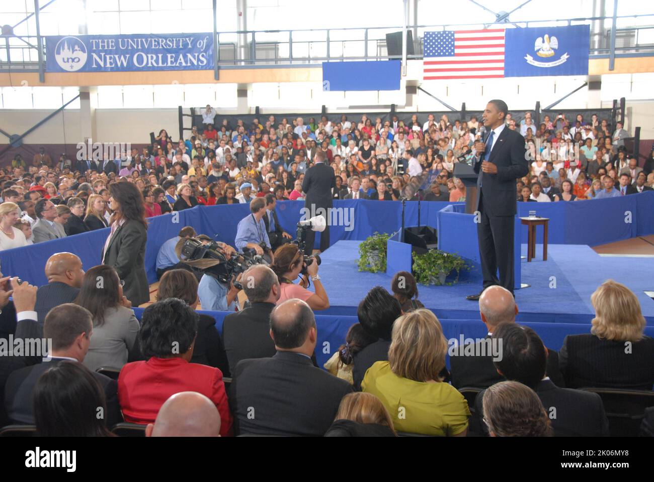 President Barack Obama delivering address, greeting crowd in New ...