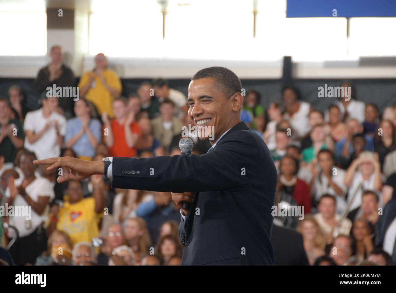 President Barack Obama delivering address, greeting crowd in New ...