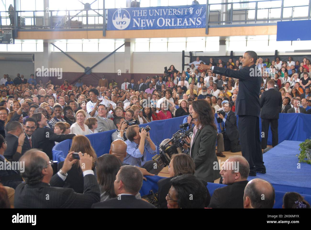 President Barack Obama delivering address, greeting crowd in New ...