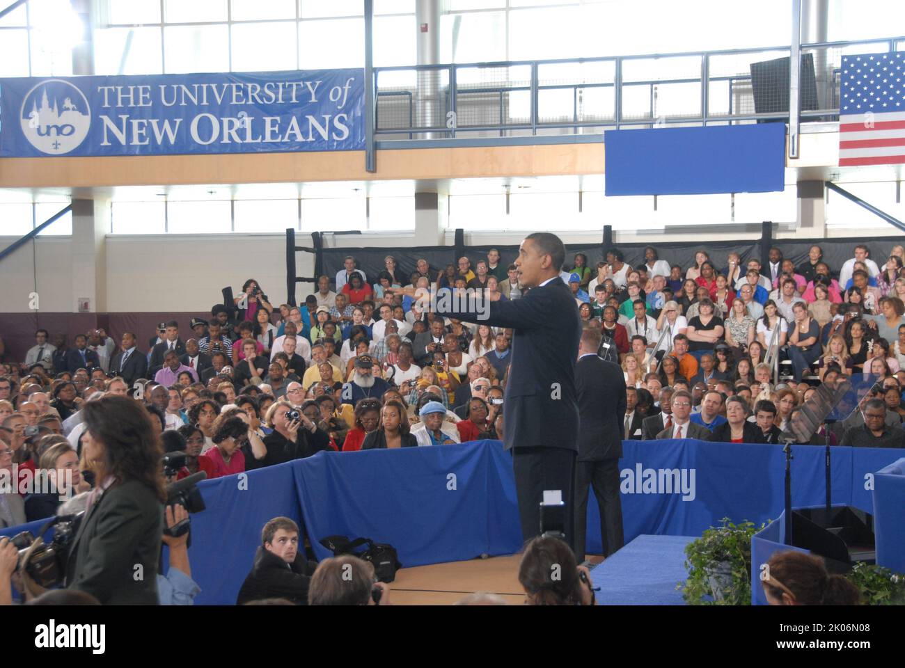 President Barack Obama delivering address, greeting crowd in New ...