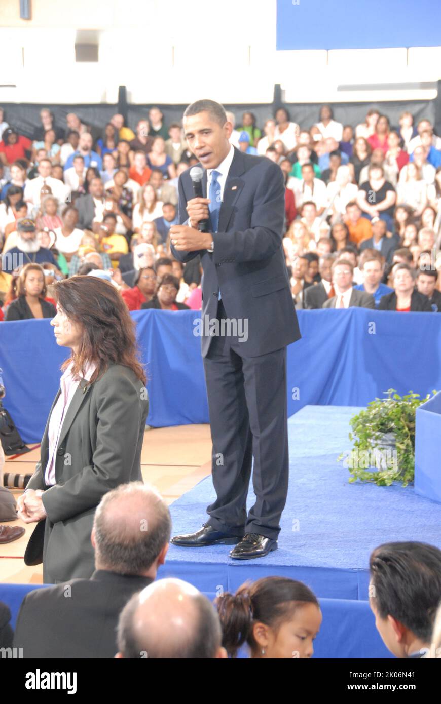 President Barack Obama delivering address, greeting crowd in New ...