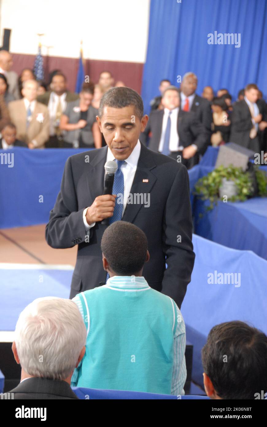 President Barack Obama delivering address, greeting crowd in New ...