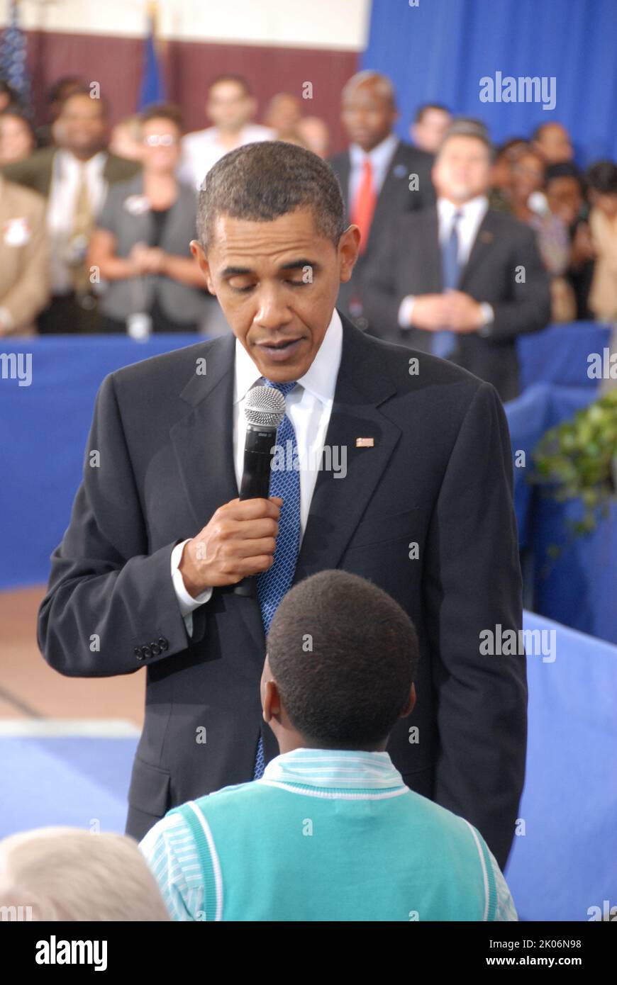 President Barack Obama delivering address, greeting crowd in New ...