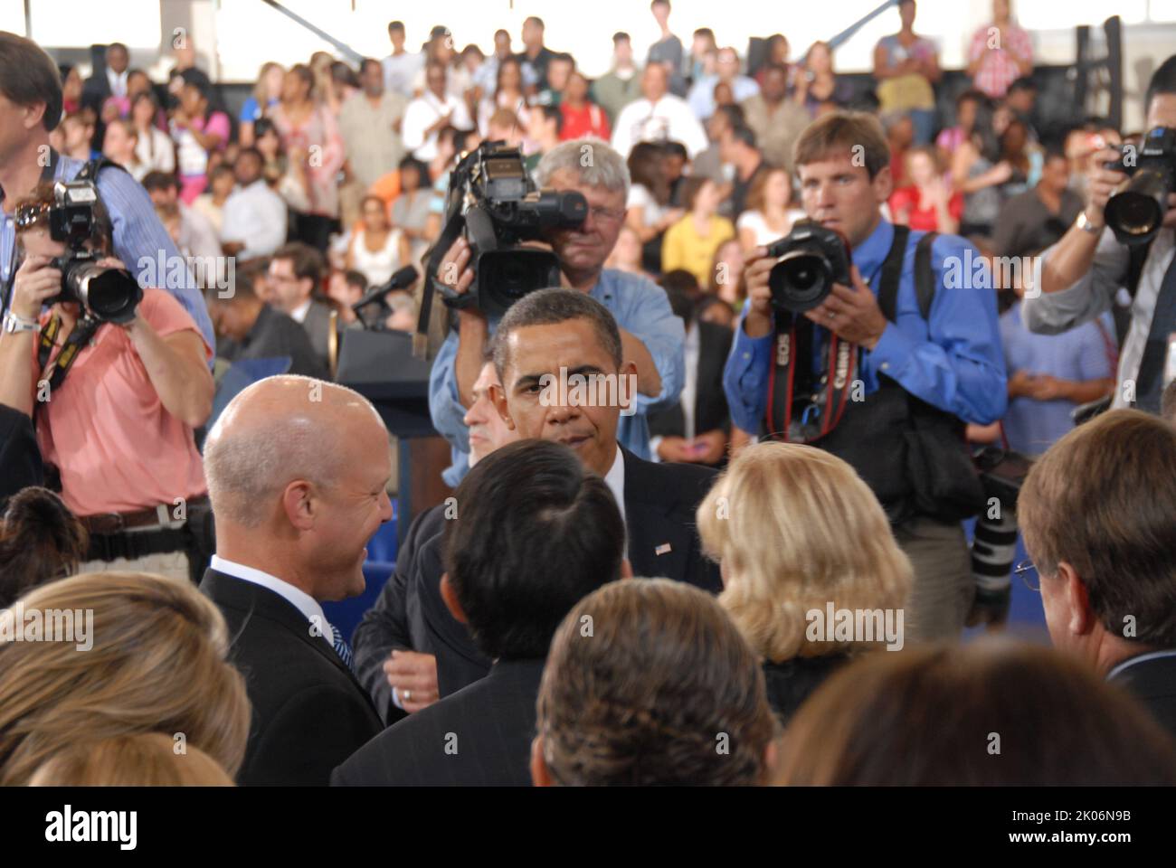 President Barack Obama delivering address, greeting crowd in New ...