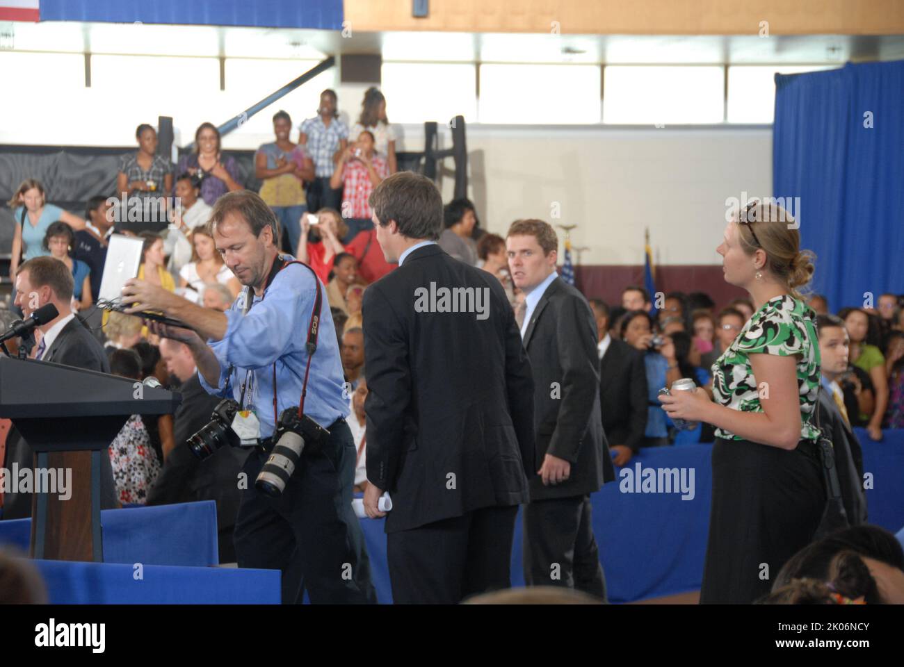 President Barack Obama delivering address, greeting crowd in New ...