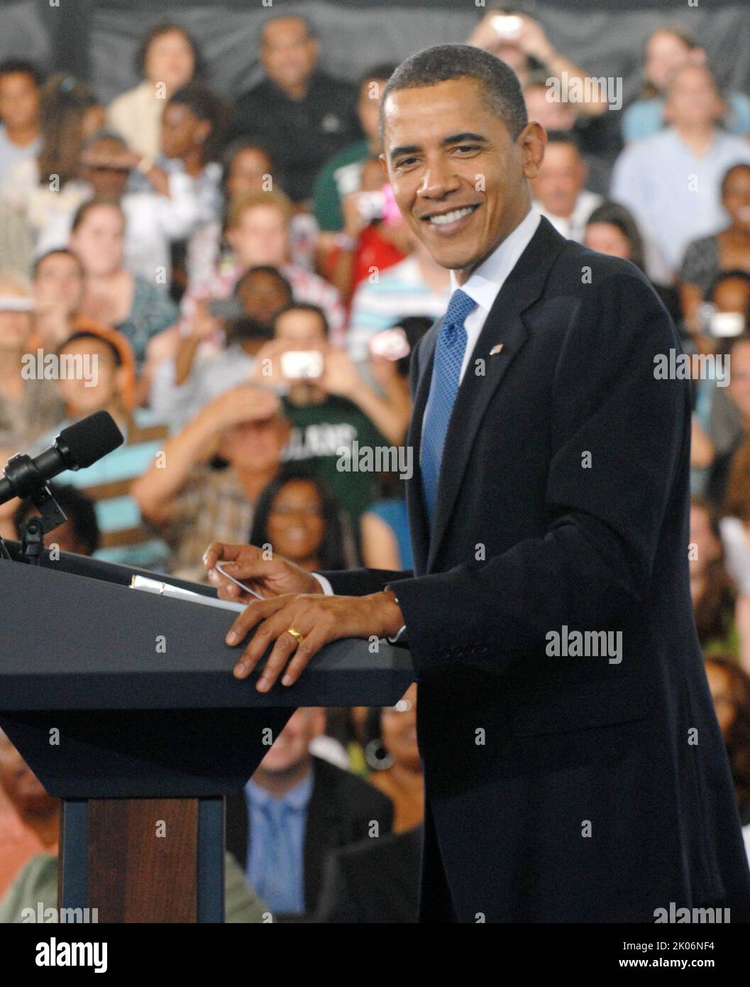 President Barack Obama delivering address, greeting crowd in New ...