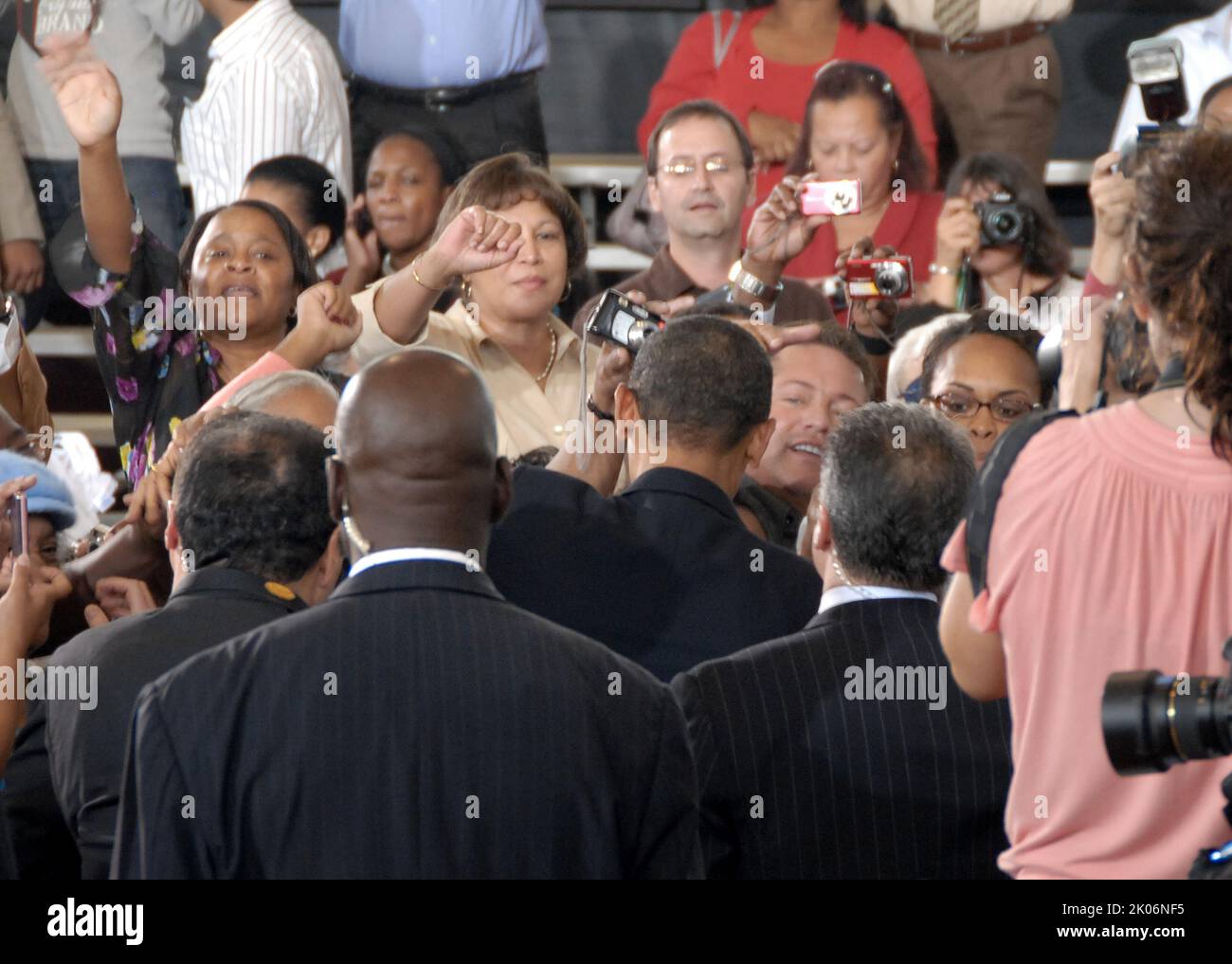 President Barack Obama delivering address, greeting crowd in New ...