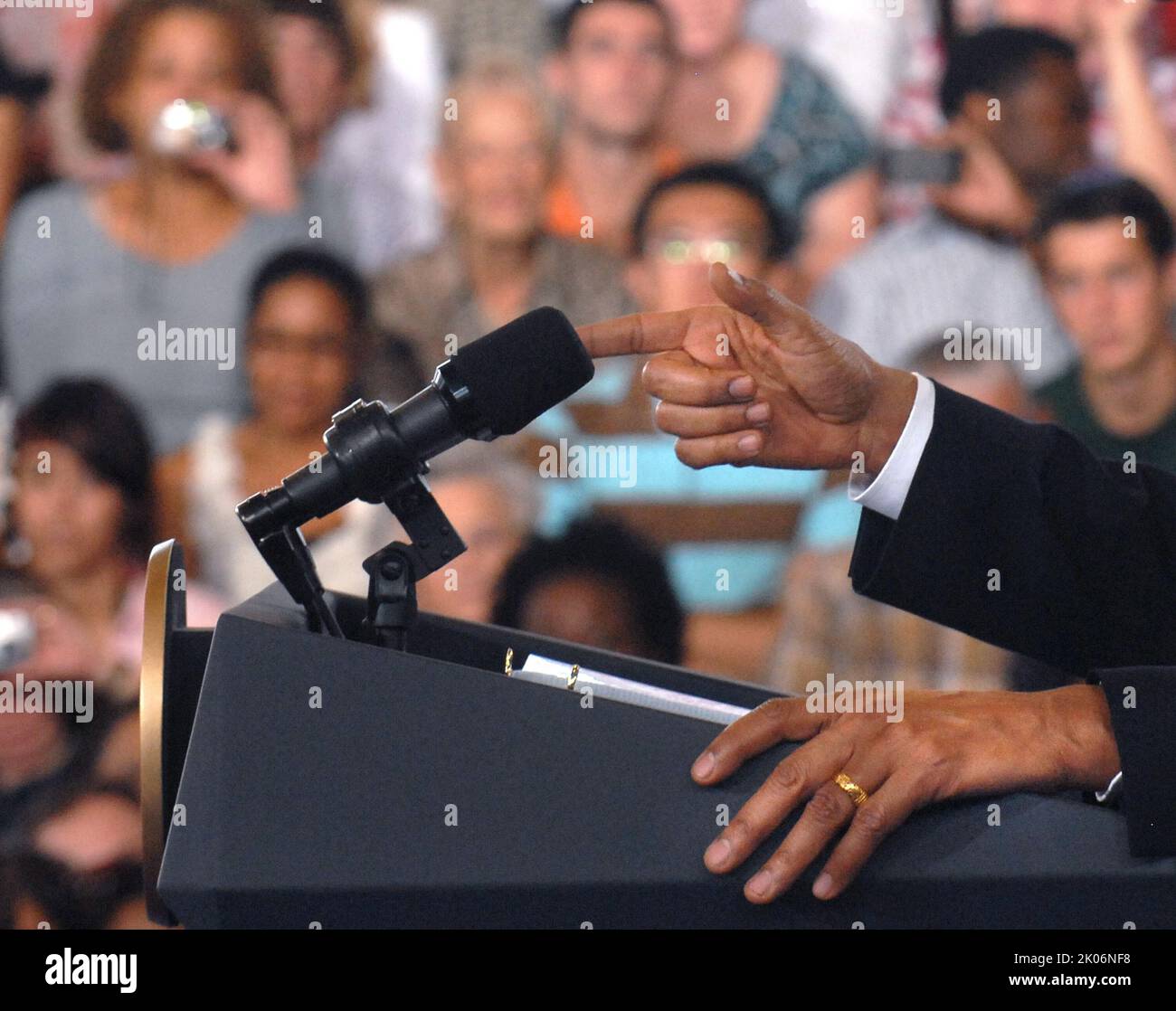 President Barack Obama delivering address, greeting crowd in New ...