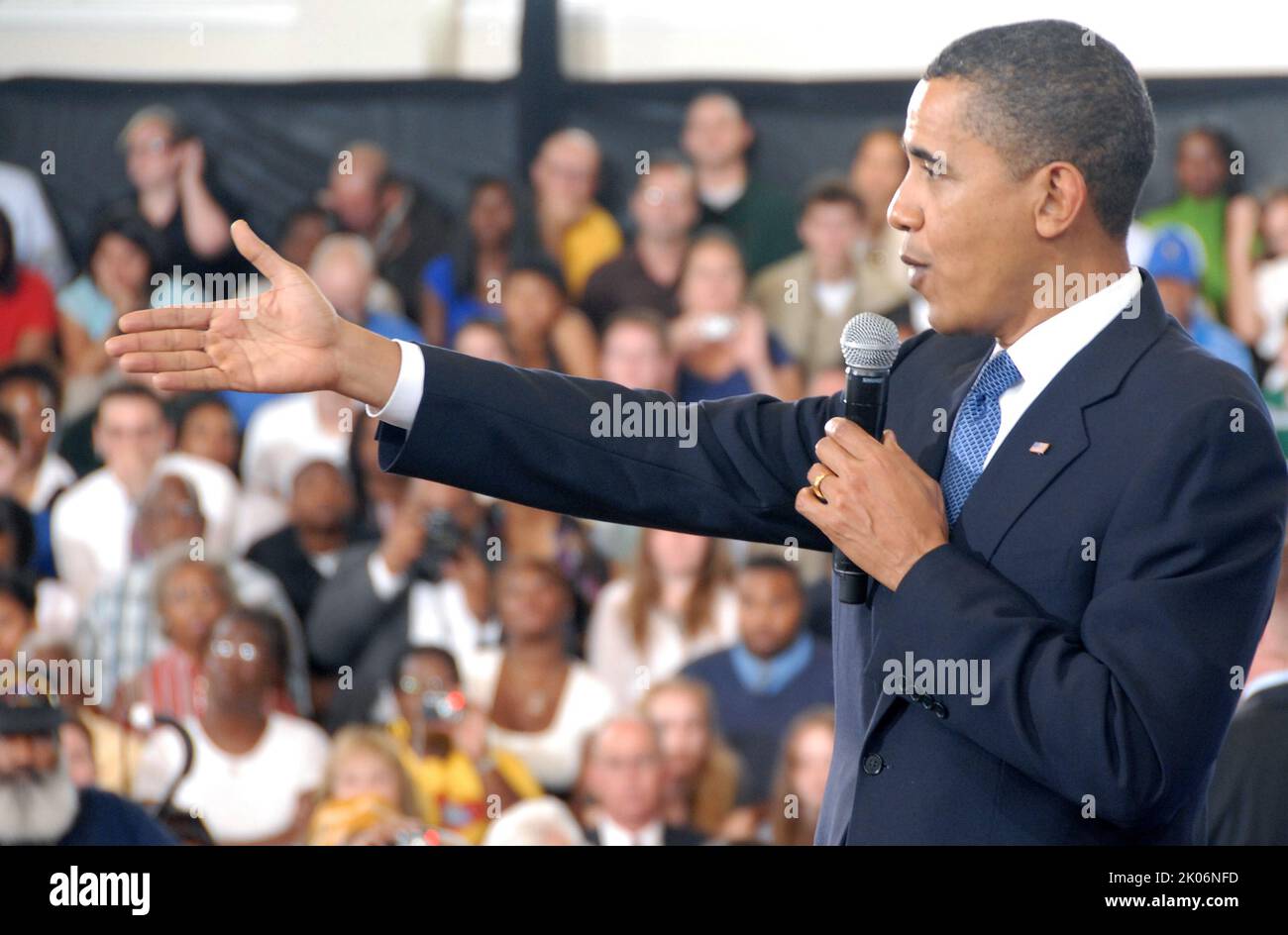 President Barack Obama delivering address, greeting crowd in New ...