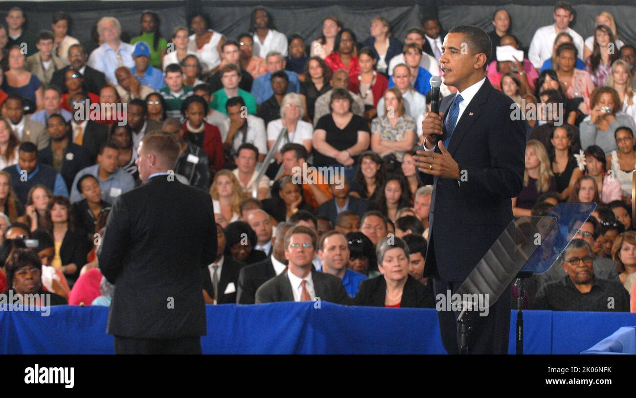 President Barack Obama delivering address, greeting crowd in New ...