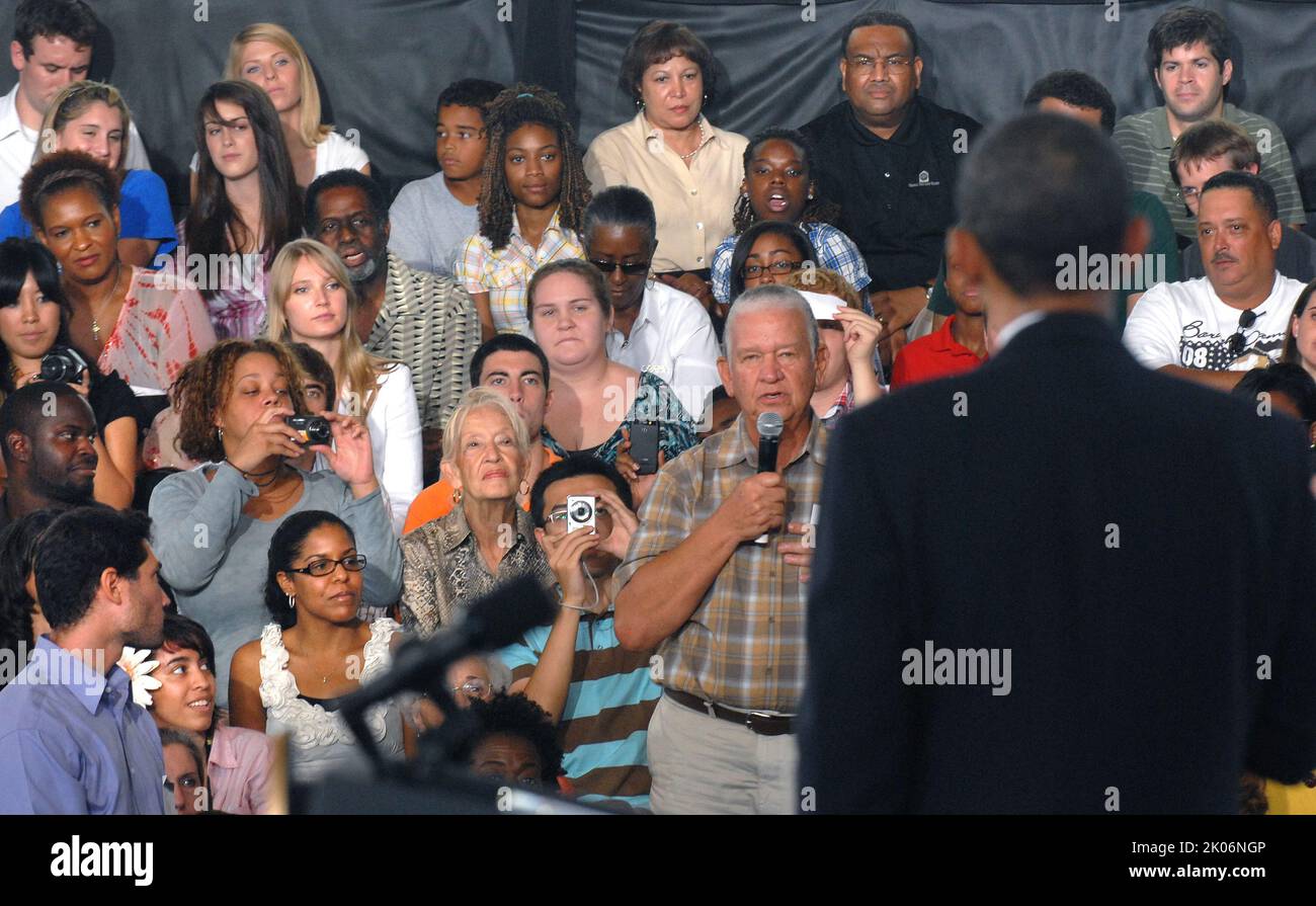 President Barack Obama delivering address, greeting crowd in New ...