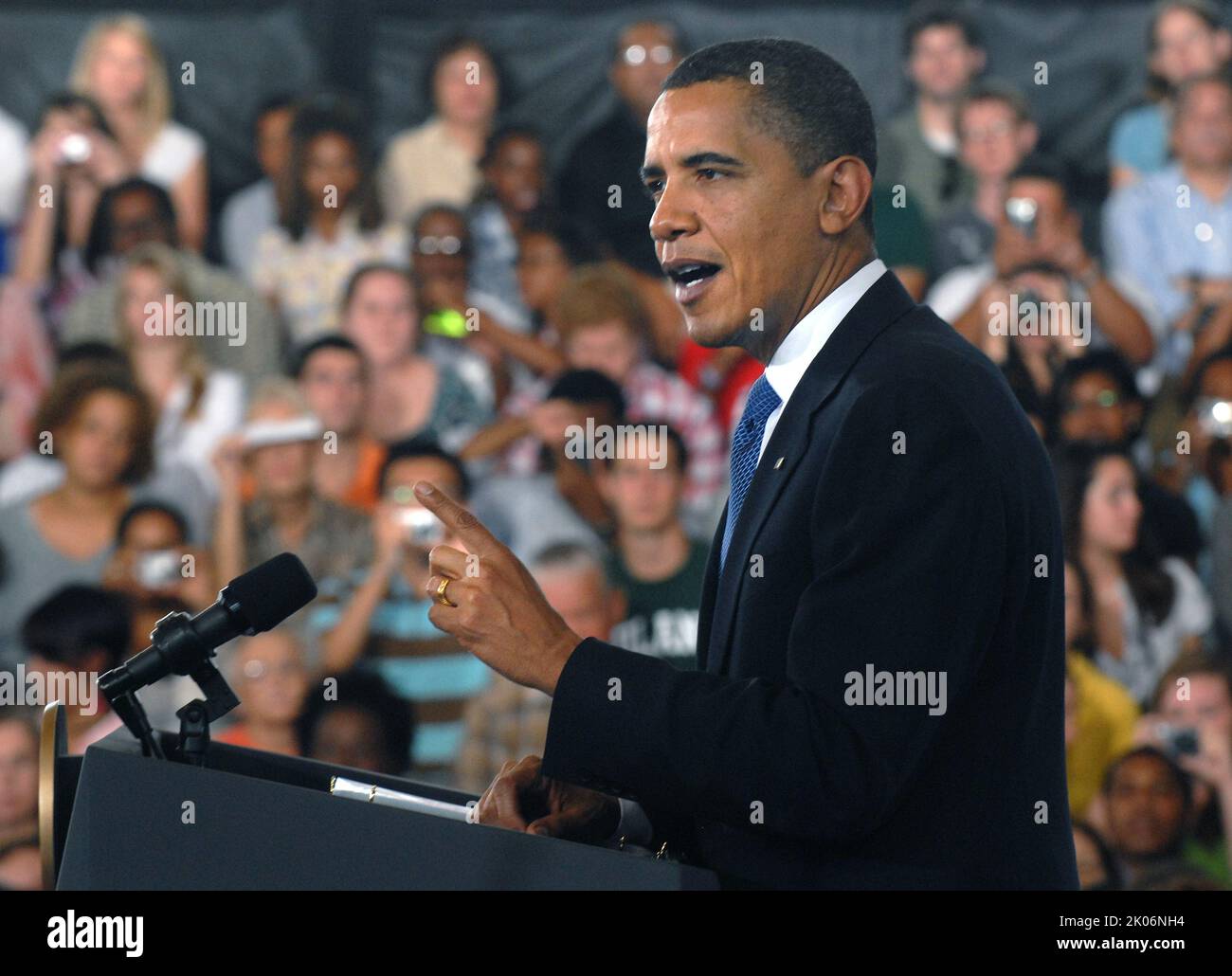 President Barack Obama delivering address, greeting crowd in New ...