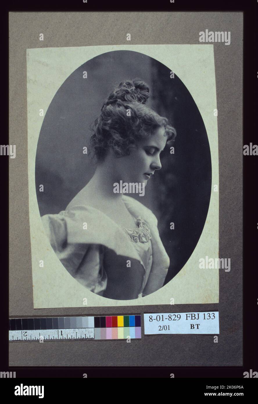 Young woman, facing right, head-and-shoulders profile portrait, c1900 ...