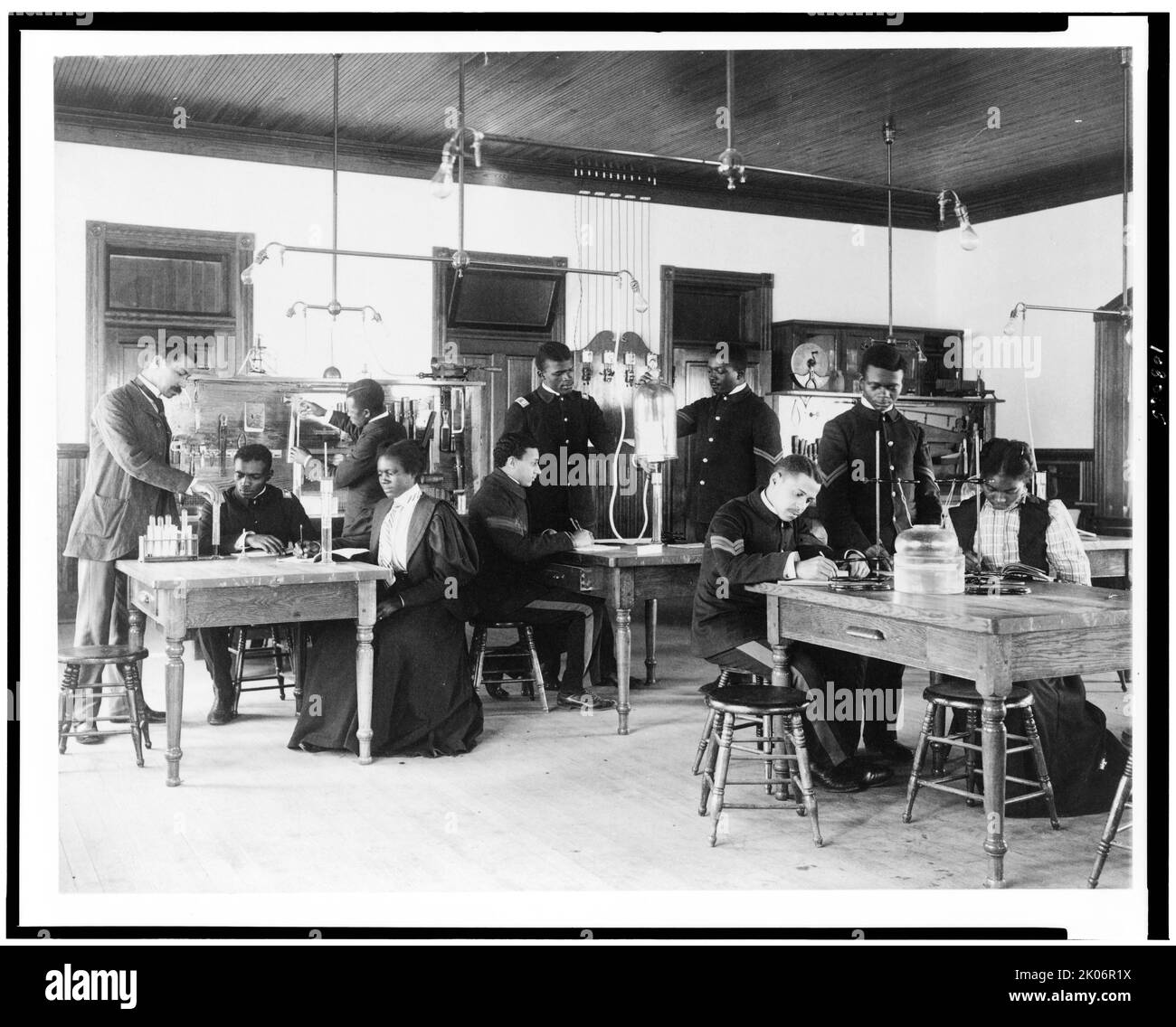 Class in capillary physics at Hampton Institute, Hampton, Virginia ...