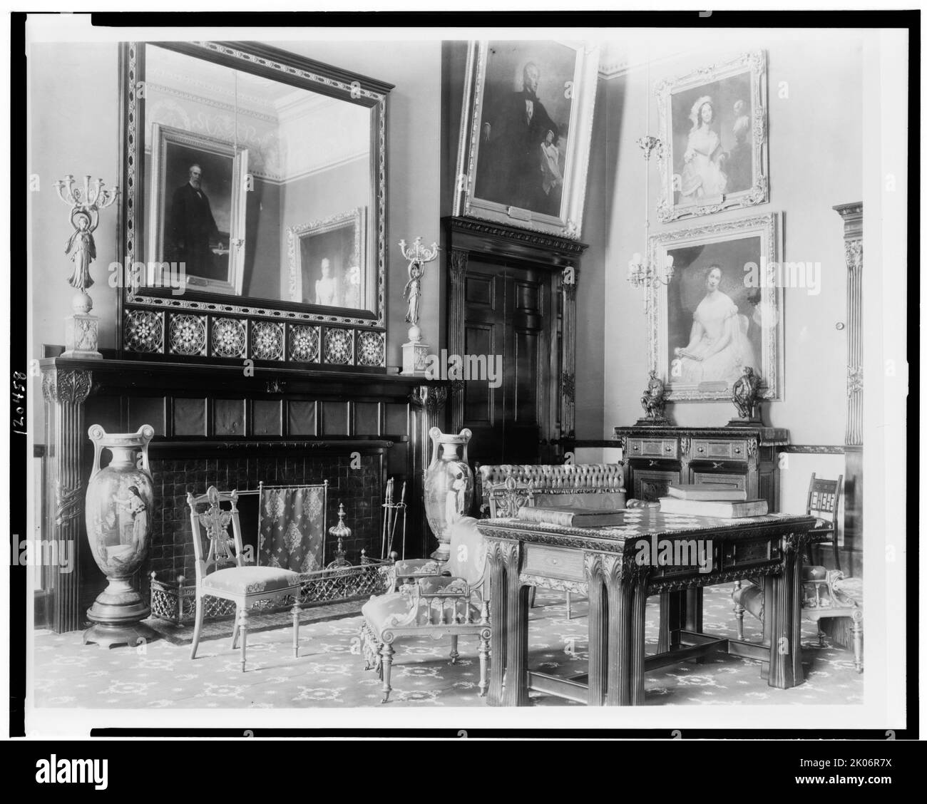 Red room white house dc hi-res stock photography and images - Alamy