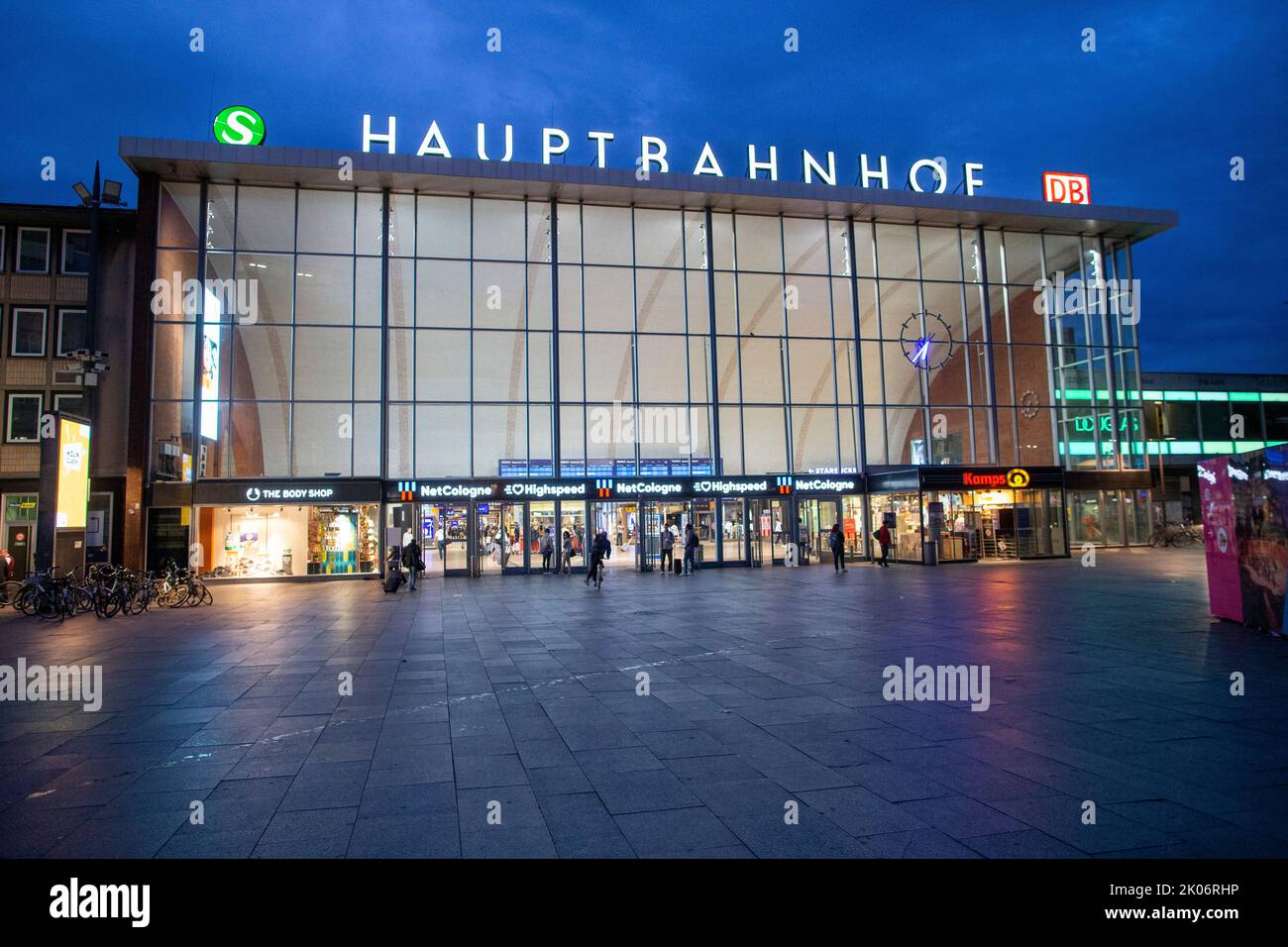 09 September 2022, North Rhine-Westphalia, Cologne: View of Cologne ...