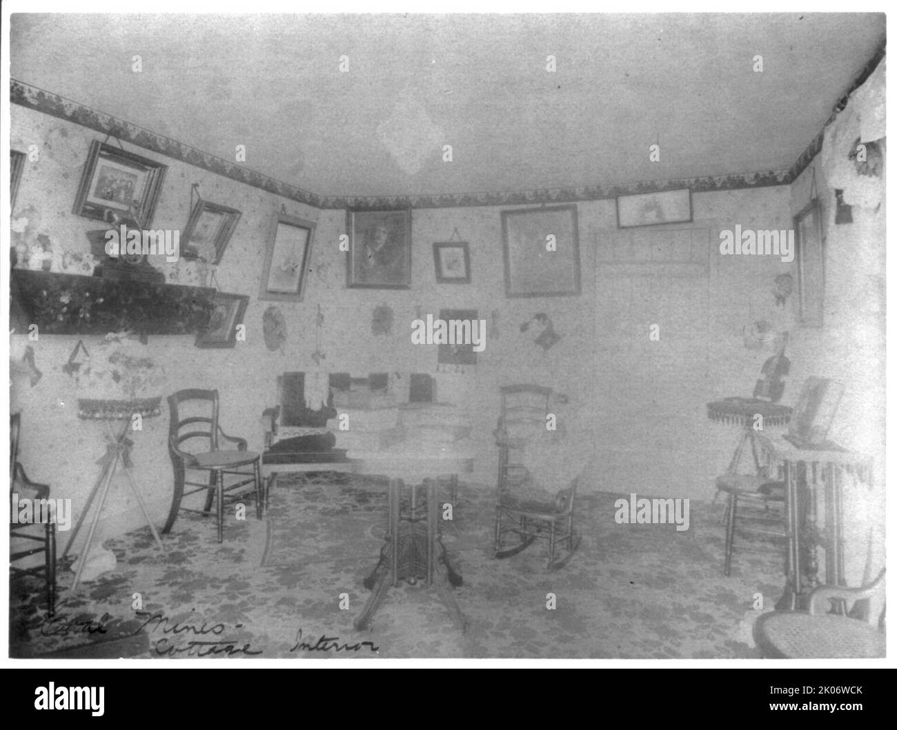 Cottage house 1900s Black and White Stock Photos & Images - Alamy