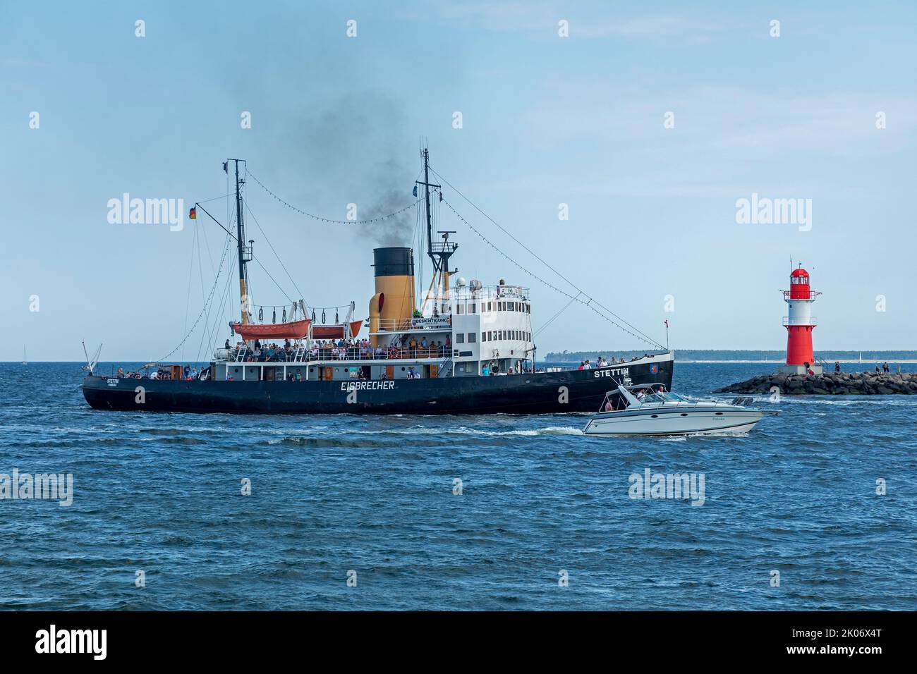 Steam ice breaker hi-res stock photography and images - Alamy