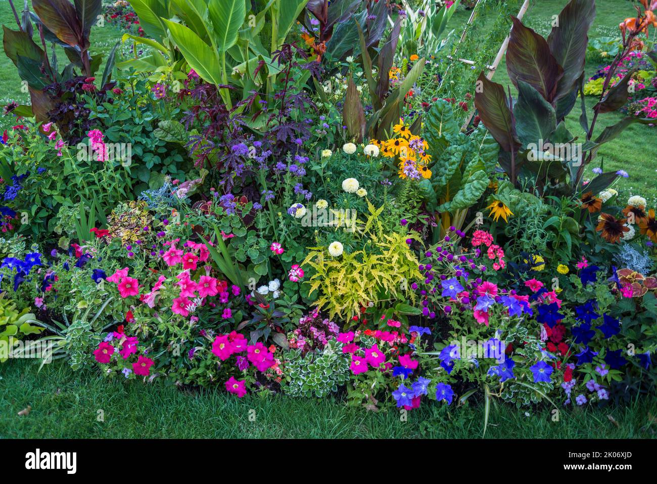 Beautiful flower display in city garden in Paris, France Stock Photo ...