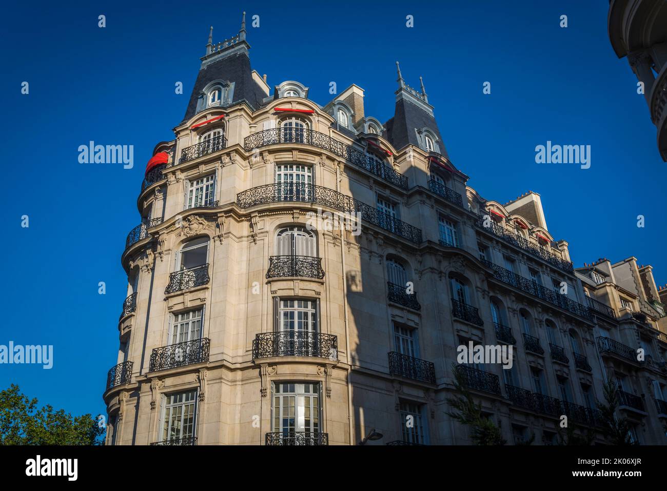 Posh apartment block in the 16th arrondissement, Paris, France Stock ...