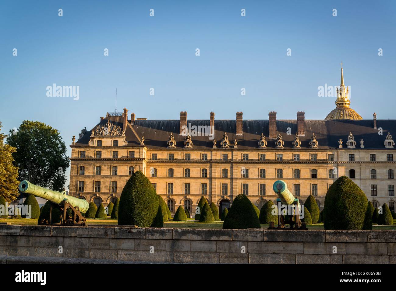 Les Invalides, Musée de l'Armée, Army museum, display of cannons in the ...