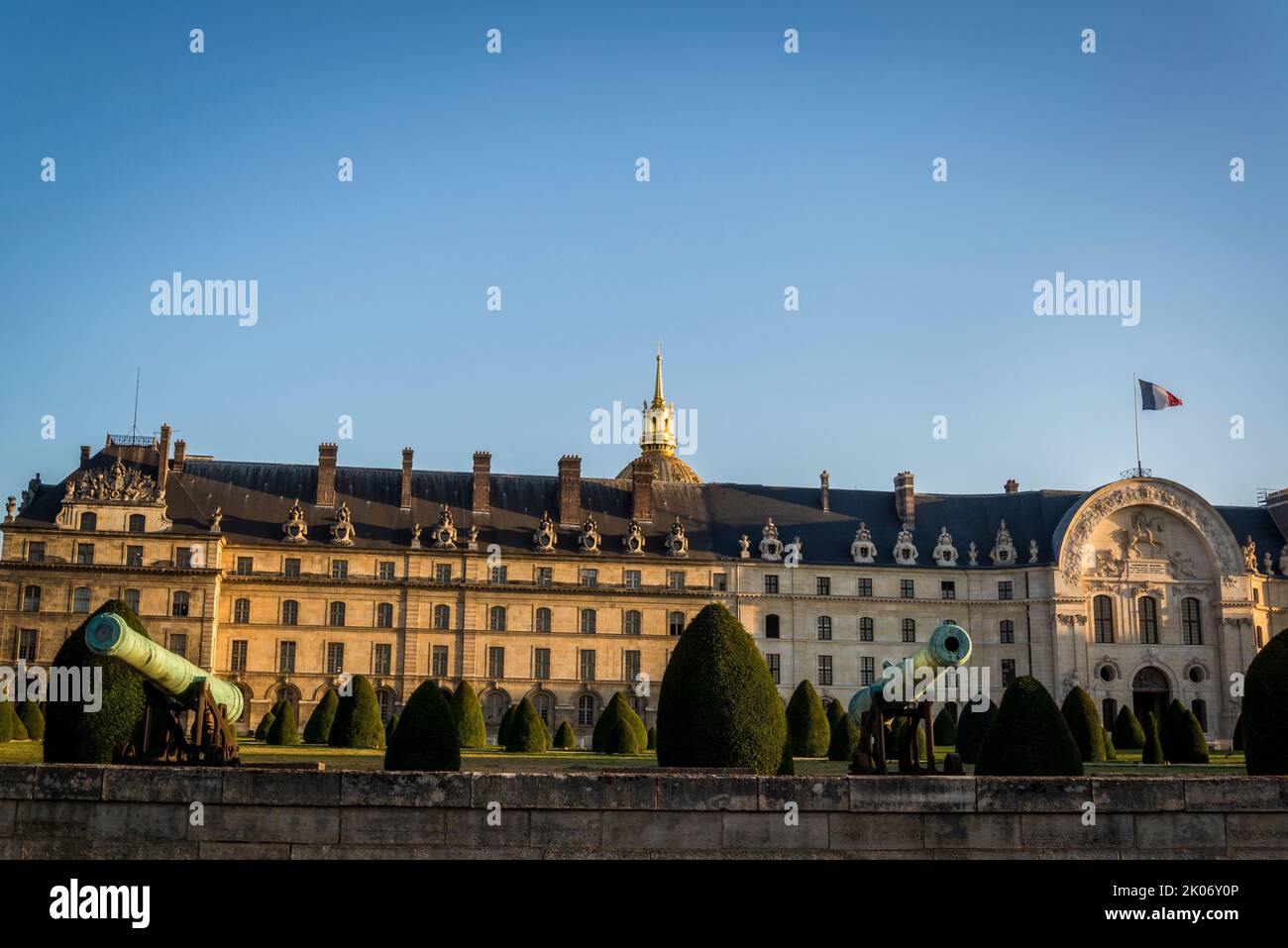 Les Invalides, Musée de l'Armée, Army museum, display of cannons in the ...