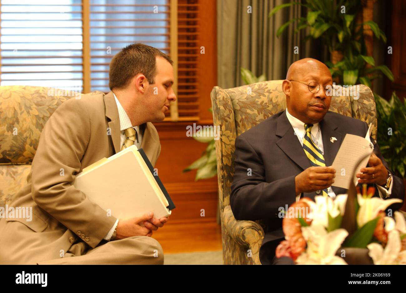 Secretary Alphonso Jackson and aides with Chicago Mayor Richard Daley ...