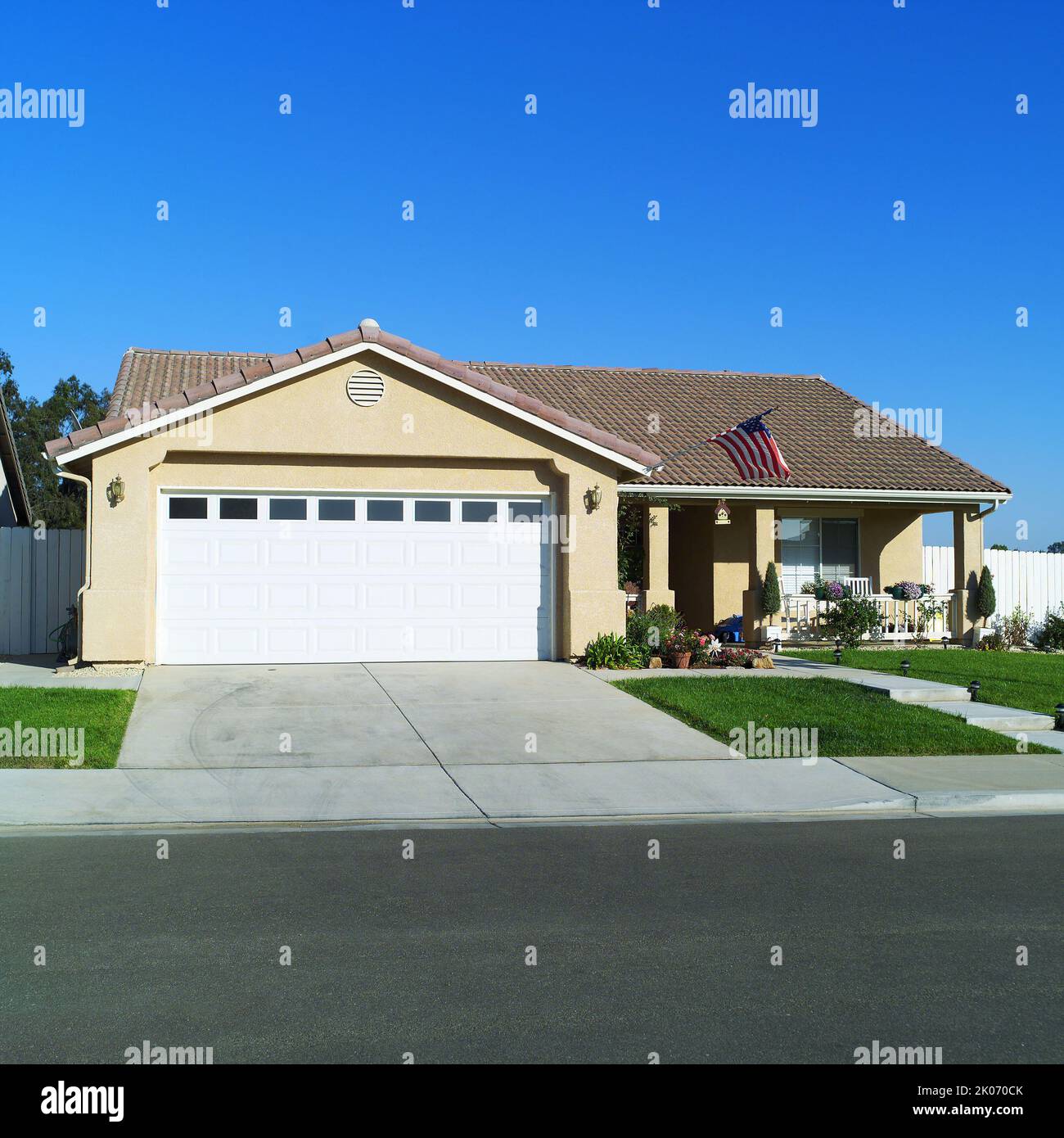 Stock views: New home construction, new homeowners Stock Photo - Alamy