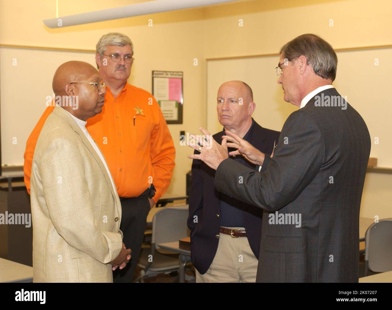 Secretary Alphonso Jackson and aides touring East Texas and meeting ...