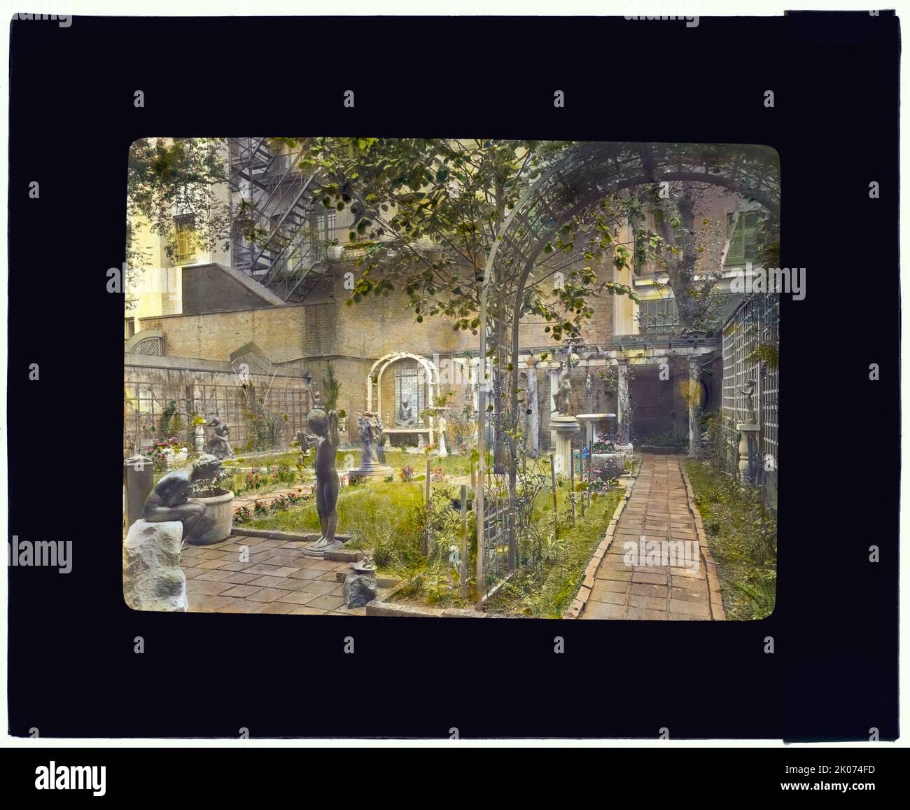 The Touchstone Garden, New York, New York, 1919. House Architecture ...