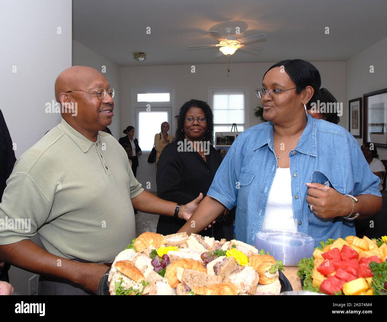 President George W. Bush and Secretary Alphonso Jackson on tour of ...