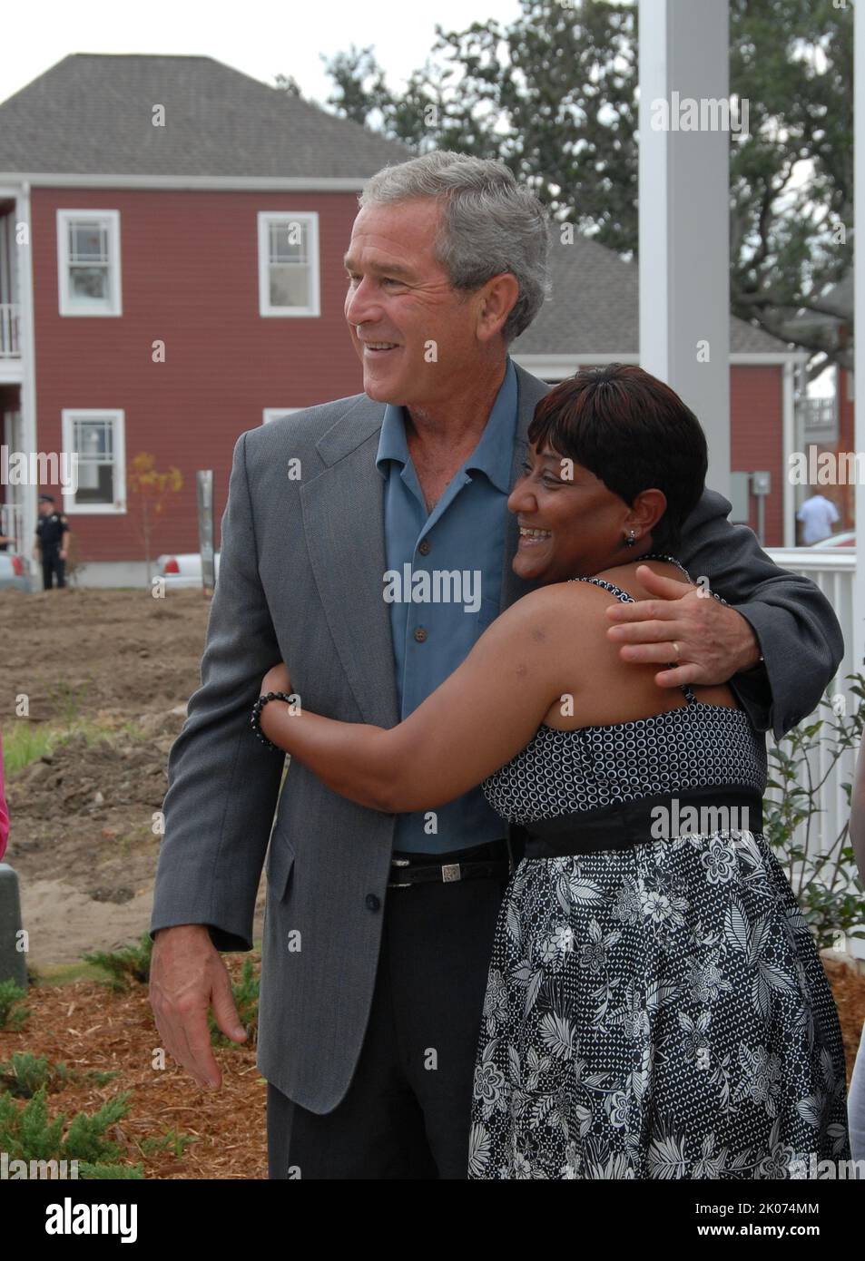 President George W. Bush and Secretary Alphonso Jackson on tour of ...